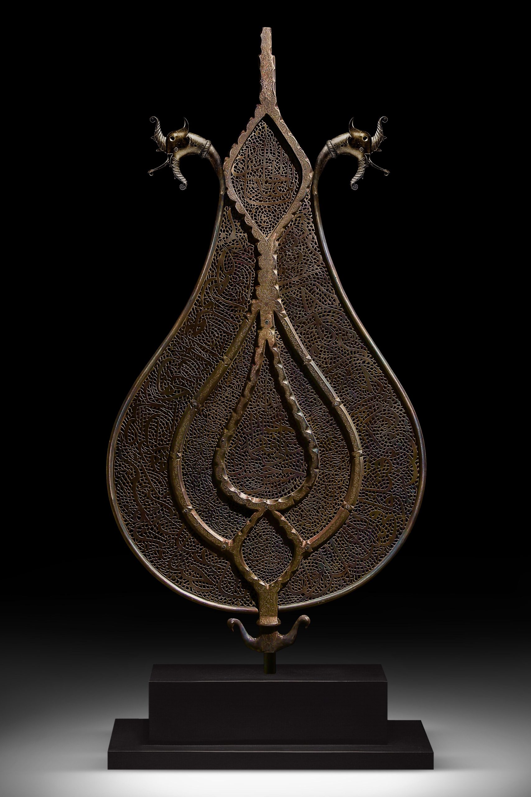 A MAGNIFICENT FINE SAFAVID PIERCED STEEL ALAM - Hatefi collections