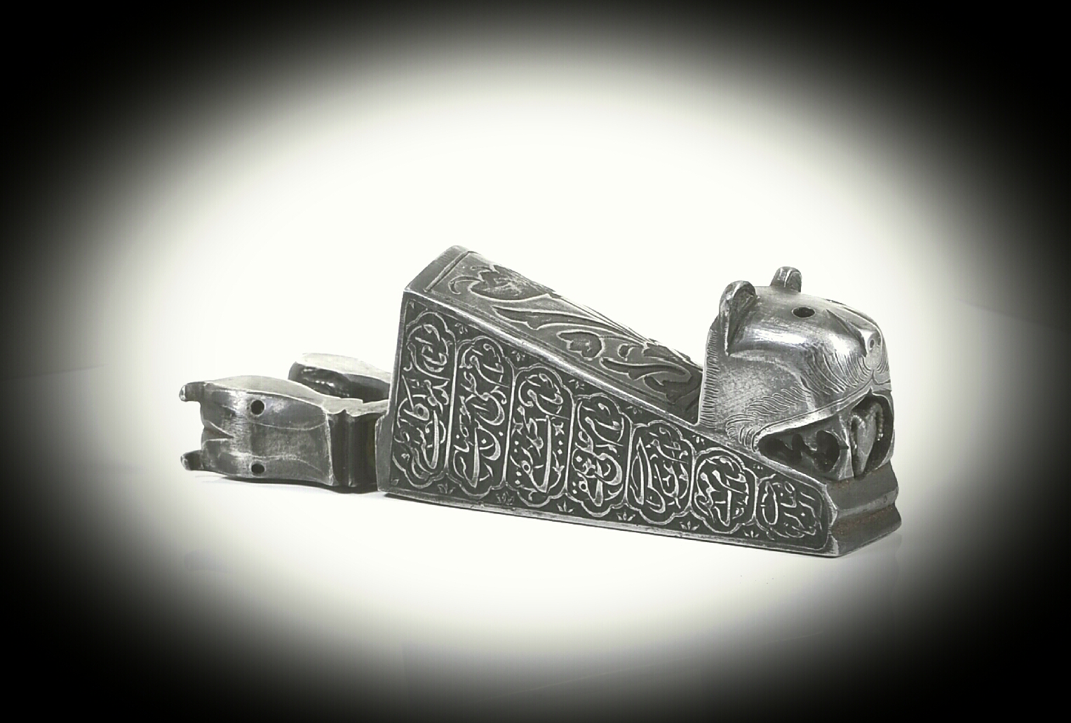 A DECCAN SULTANATES ENGRAVED AND SILVER-OVERINLAID IRON CATCH - Hatefi ...