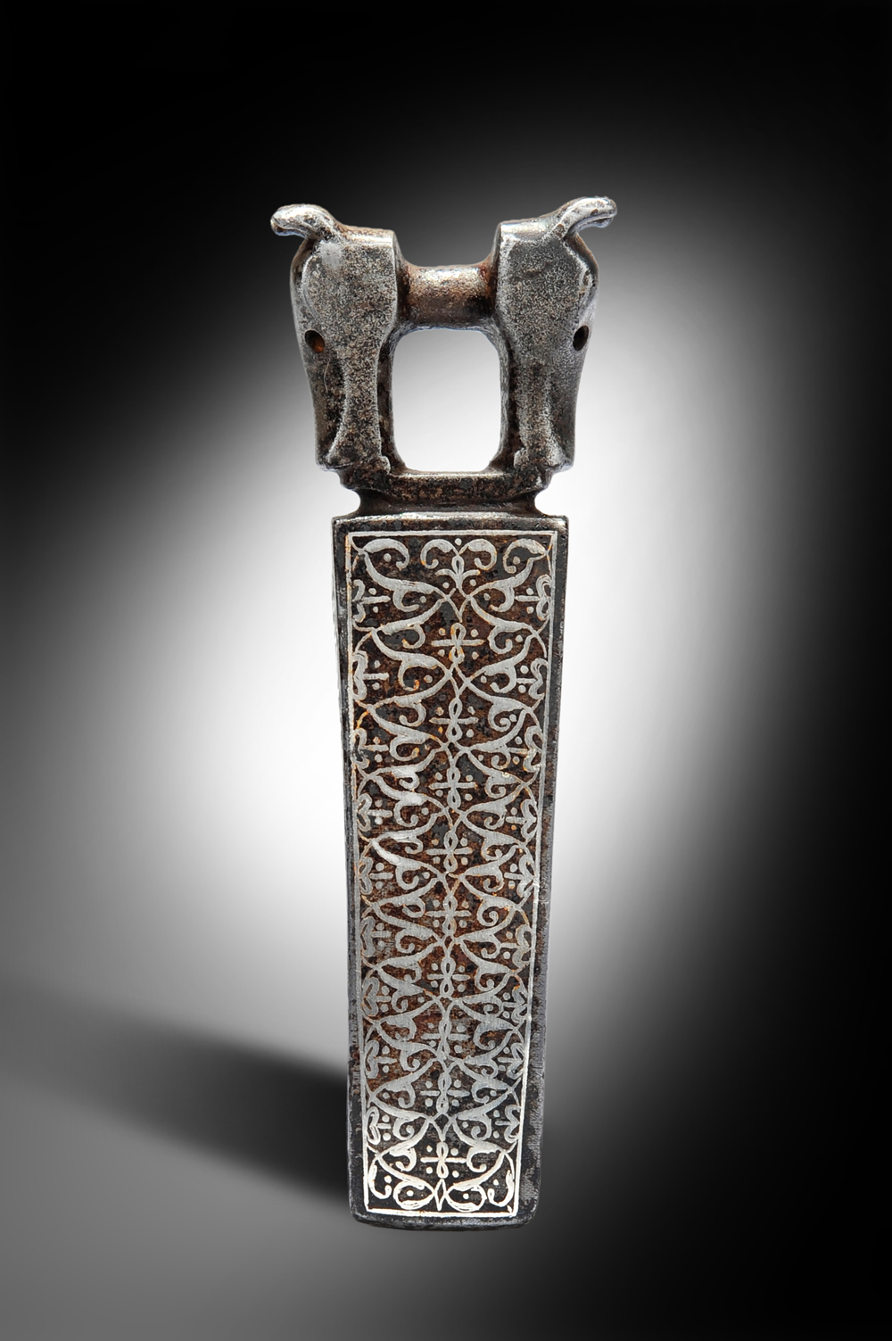 A DECCAN SULTANATES ENGRAVED AND SILVER-OVERINLAID IRON CATCH - Hatefi ...