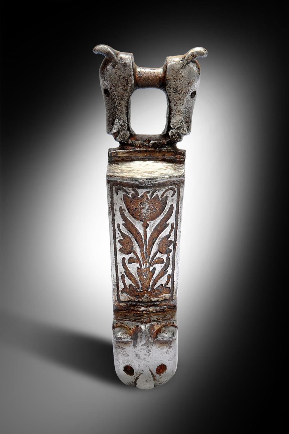 A DECCAN SULTANATES ENGRAVED AND SILVER-OVERINLAID IRON CATCH - Hatefi ...