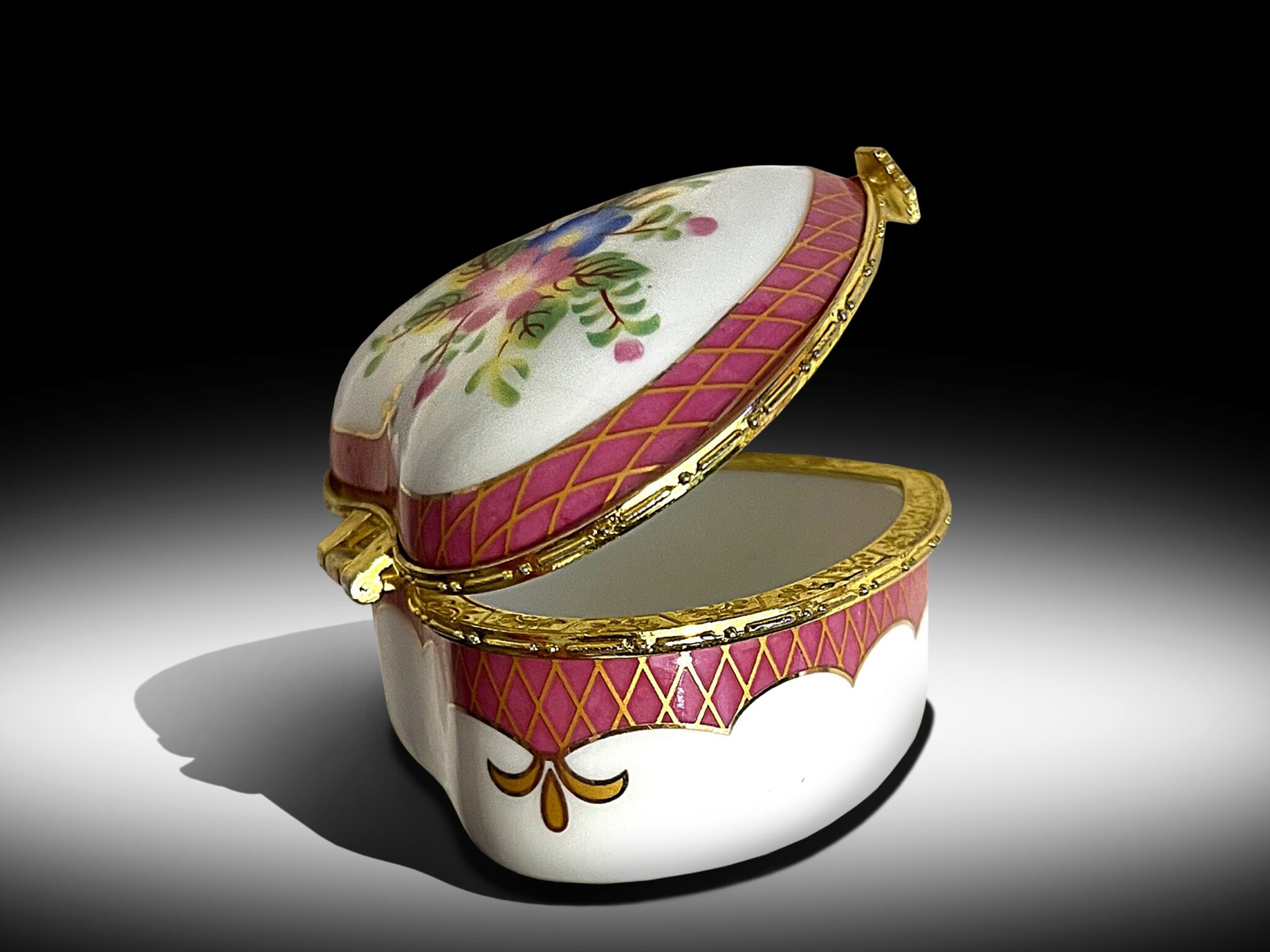A MAGNIFICENT HAND-PAINTED VINTAGE ROYAL NAPOLI TRINKET PORCELAIN ...